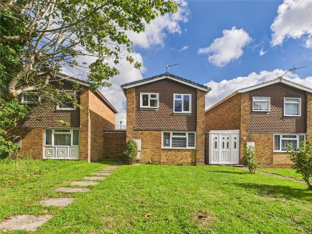 3 bedroom link detached house for sale
