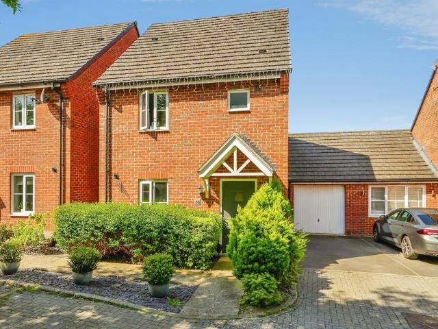 3 bedroom link detached house for sale