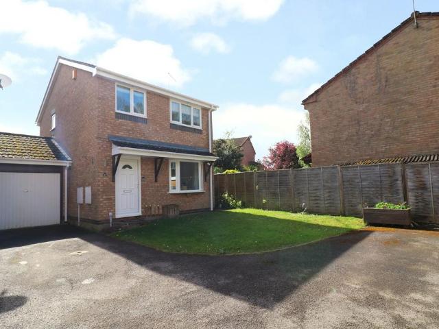 3 bedroom link detached house for sale