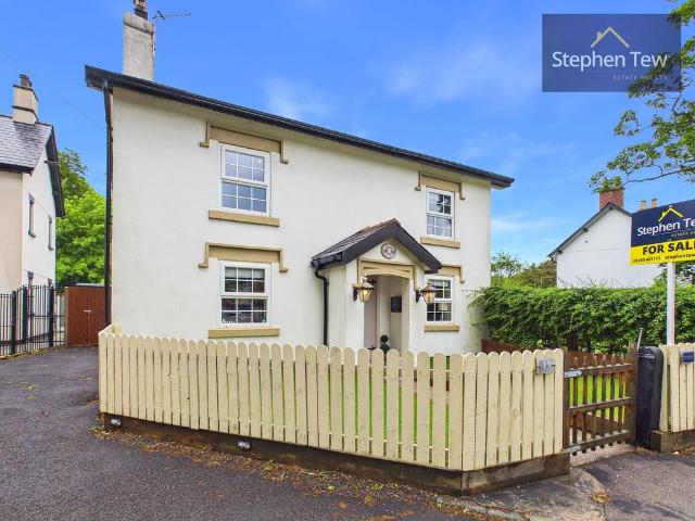 3 bedroom link detached house for sale