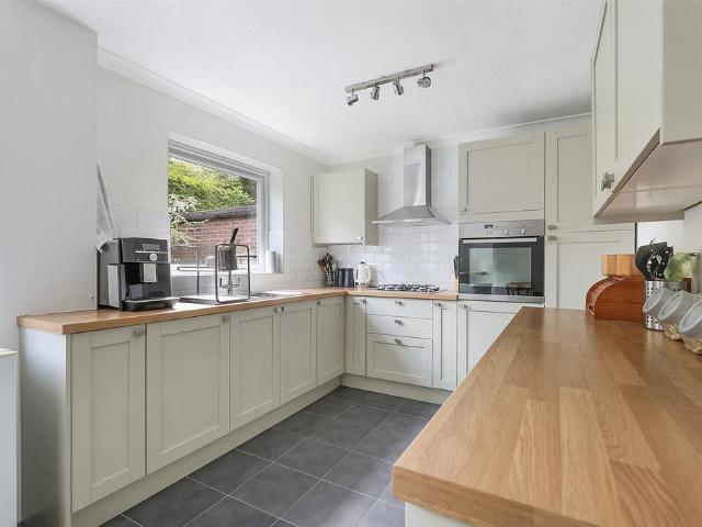 3 bedroom link detached house for sale