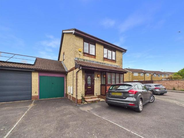 3 bedroom link detached house for sale