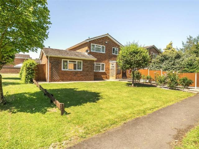 3 bedroom link detached house for sale