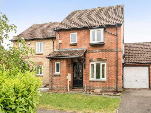 3 bedroom link detached house for sale