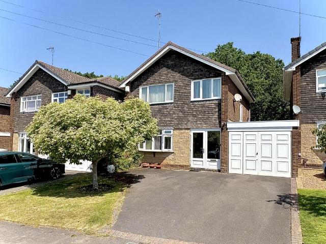3 bedroom link detached house for sale