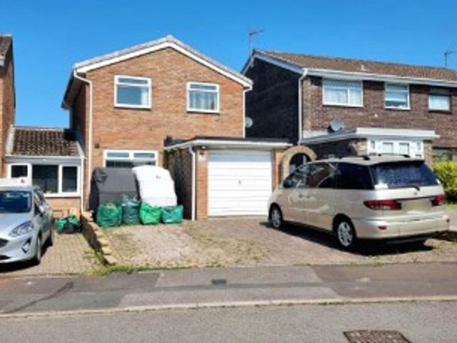 3 bedroom link detached house for sale