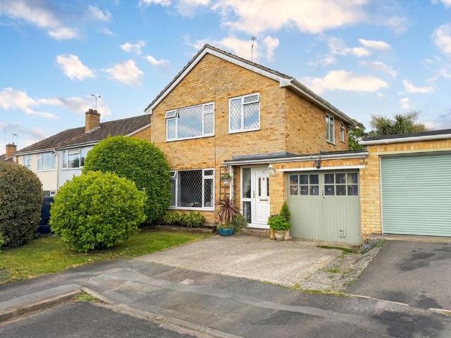 3 bedroom link detached house for sale