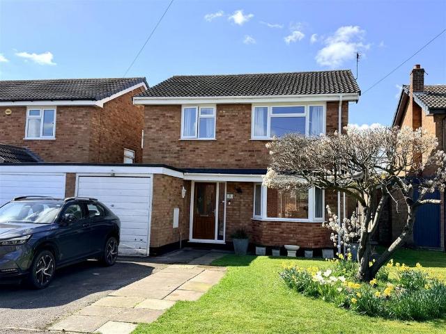 3 bedroom link detached house for sale