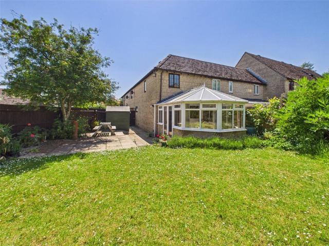 3 bedroom link detached house for sale