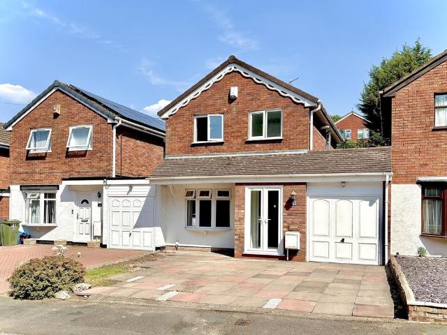 3 bedroom link detached house for sale