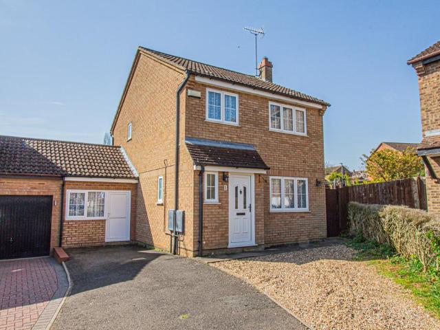 3 bedroom link detached house for sale