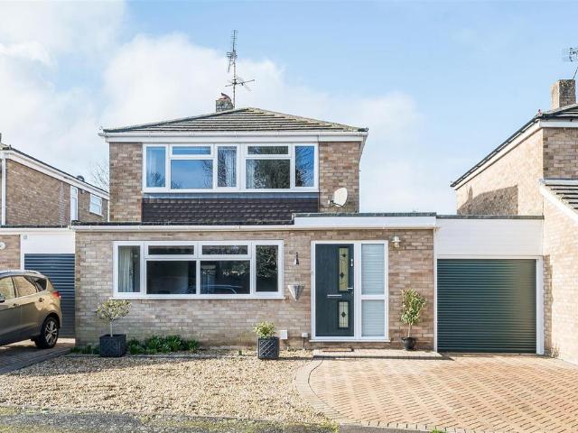 3 bedroom link detached house for sale