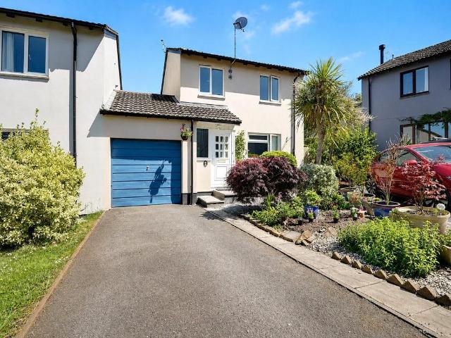 3 bedroom link detached house for sale