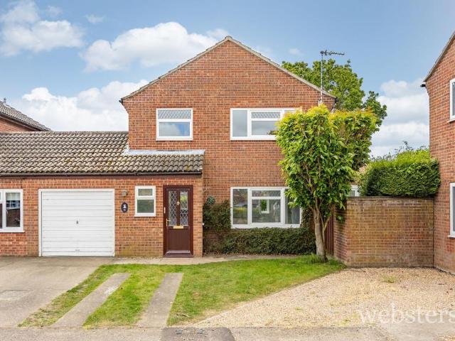 3 bedroom link detached house for sale