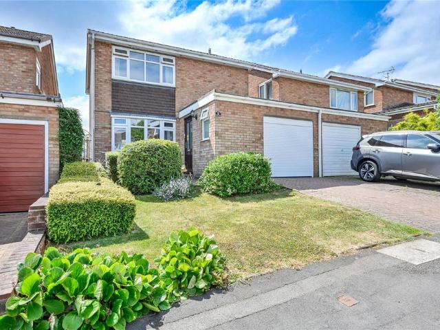 3 bedroom link detached house for sale