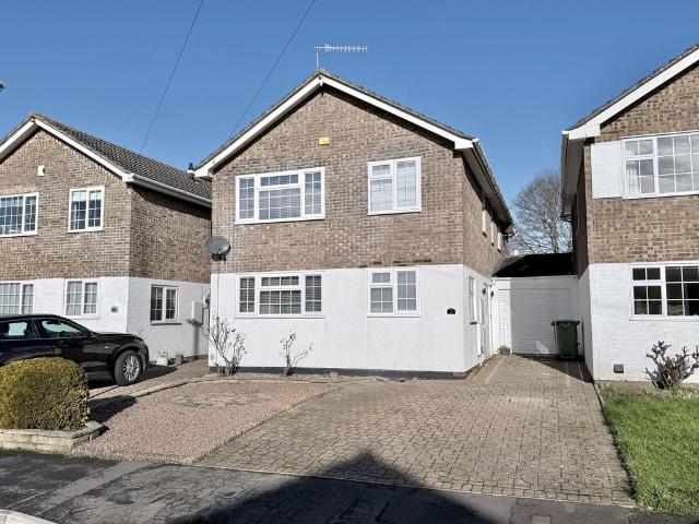 3 bedroom link detached house for sale