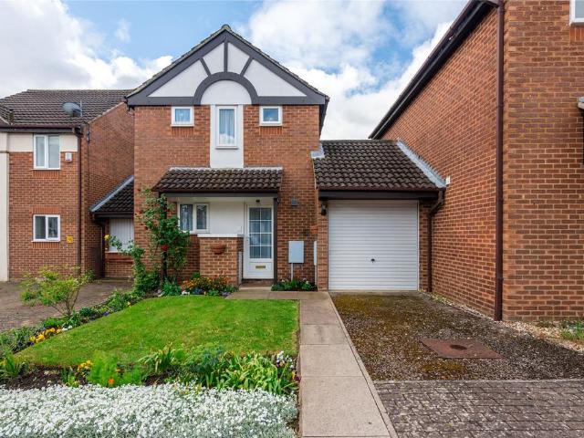 3 bedroom link detached house for sale
