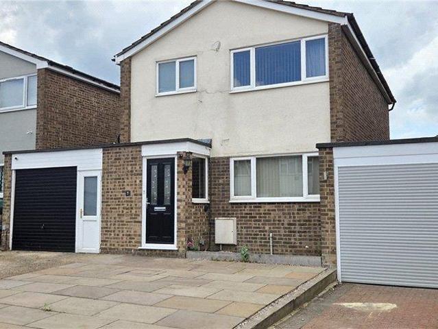 3 bedroom link detached house for sale
