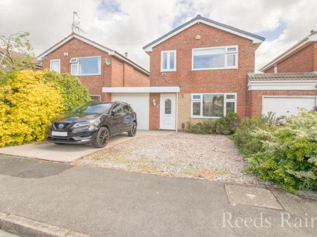 3 bedroom link detached house for sale