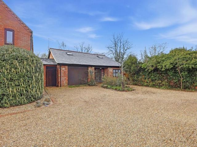 3 bedroom link detached house for sale