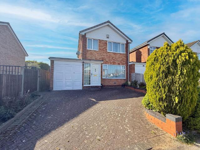3 bedroom link detached house for sale