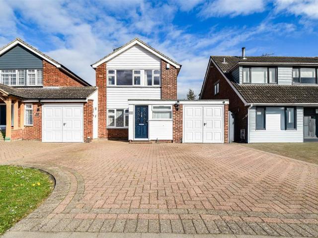 3 bedroom link detached house for sale