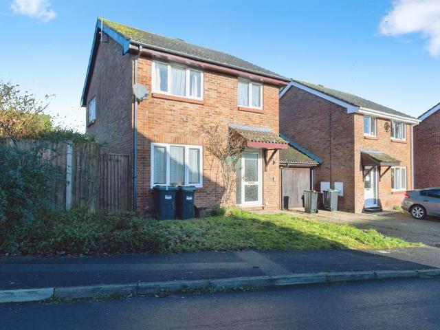 3 bedroom link detached house for sale