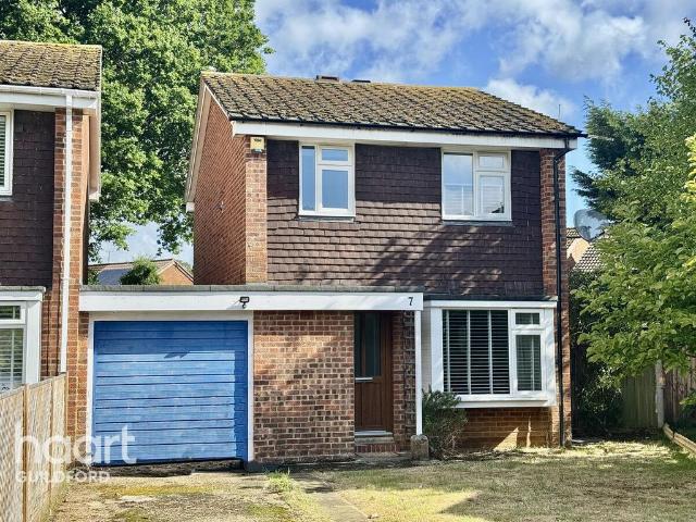 3 bedroom link detached house for sale