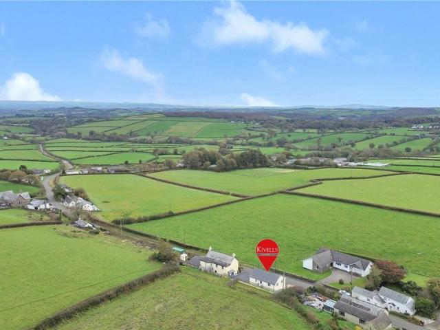 3 bedroom link detached house for sale