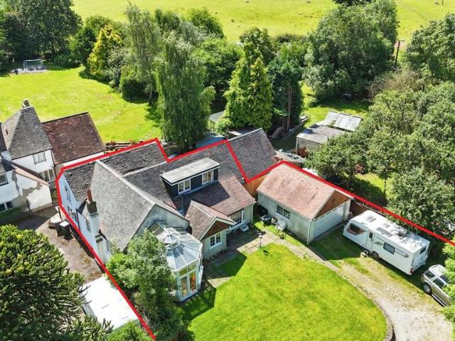 3 bedroom link detached house for sale