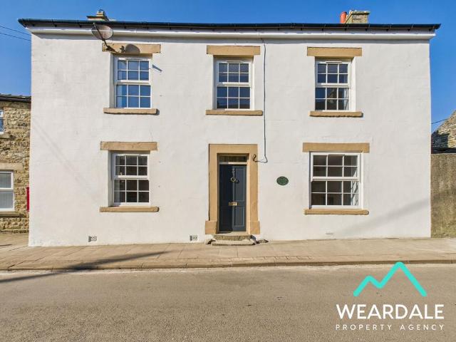3 bedroom link detached house for sale