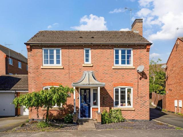 3 bedroom link detached house for sale