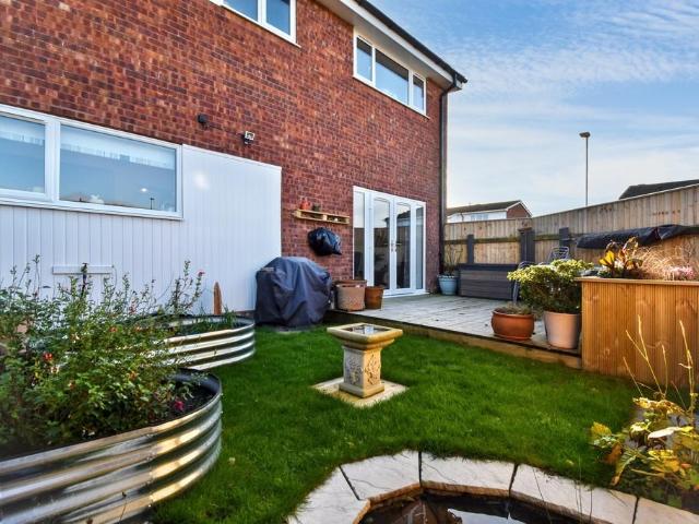 3 bedroom link detached house for sale