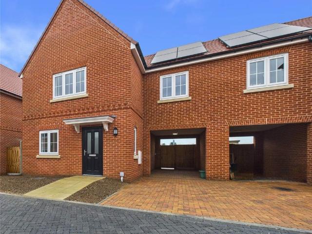 3 bedroom link detached house for sale