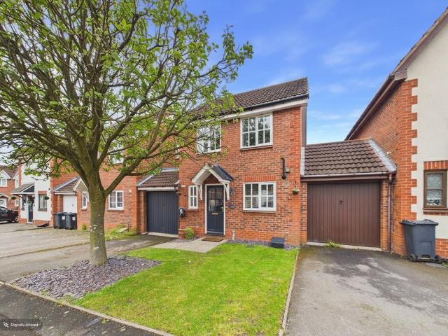 3 bedroom link detached house for sale