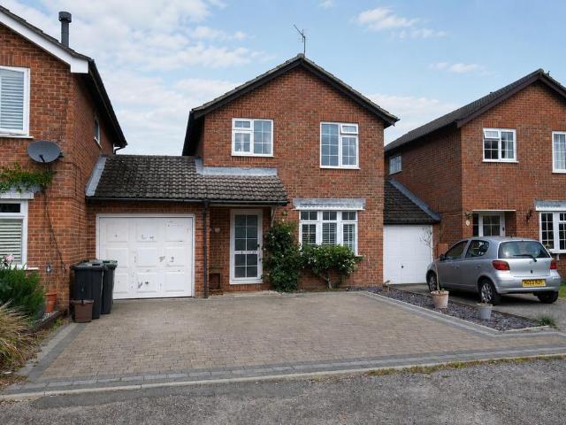 3 bedroom link detached house for sale
