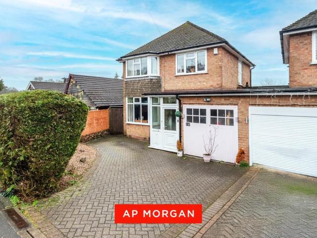 3 bedroom link detached house for sale