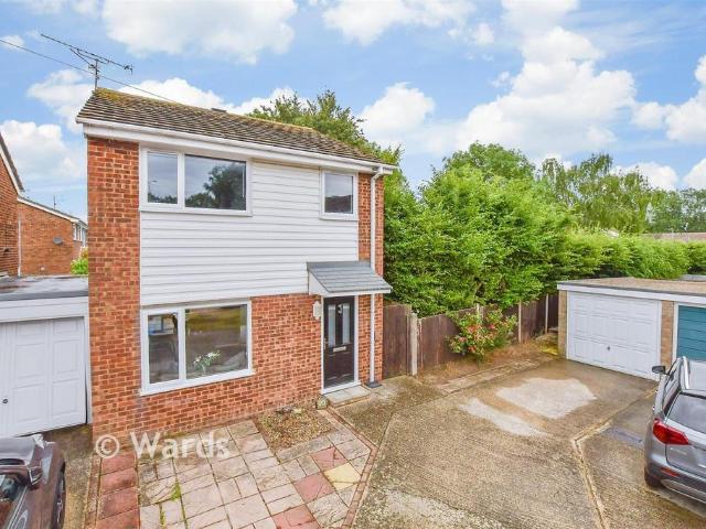3 bedroom link detached house for sale