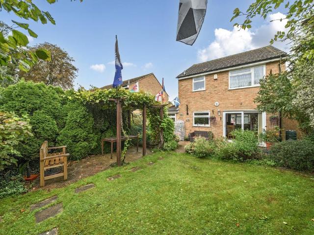 3 bedroom link detached house for sale