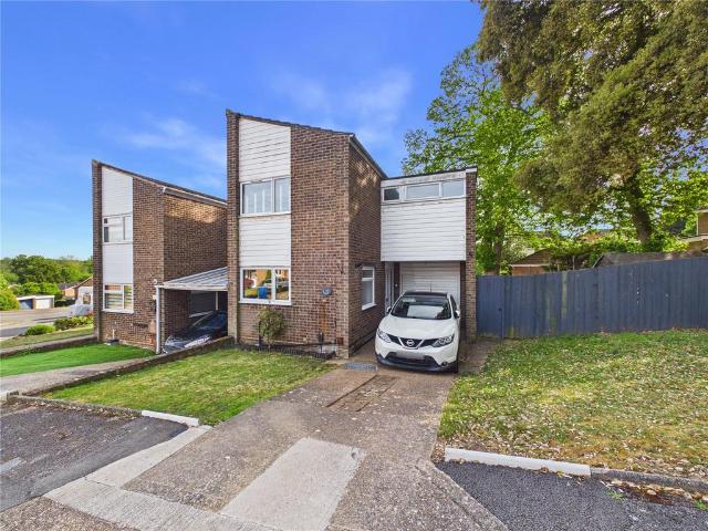 3 bedroom link detached house for sale