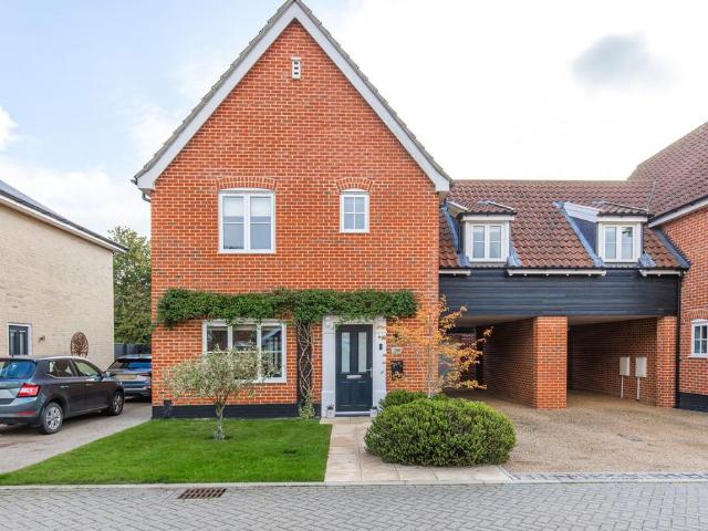 3 bedroom link detached house for sale