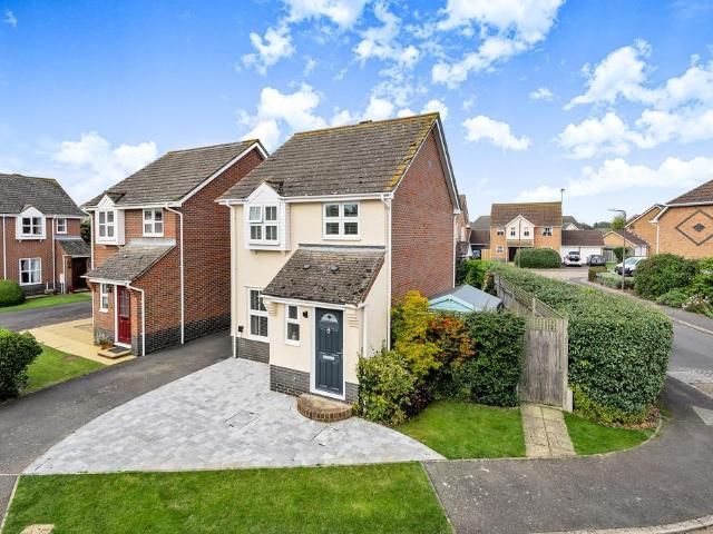 3 bedroom link detached house for sale