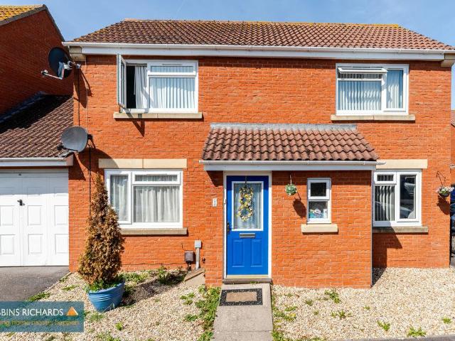3 bedroom link detached house for sale