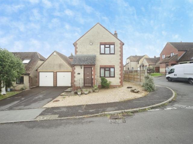 3 bedroom link detached house for sale
