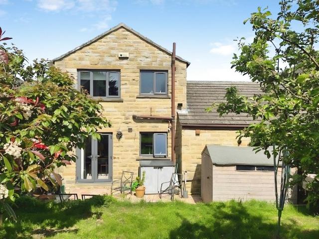 3 bedroom link detached house for sale