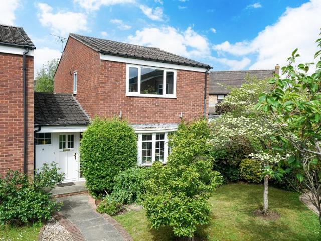 3 bedroom link detached house for sale
