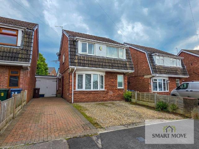 3 bedroom link detached house for sale
