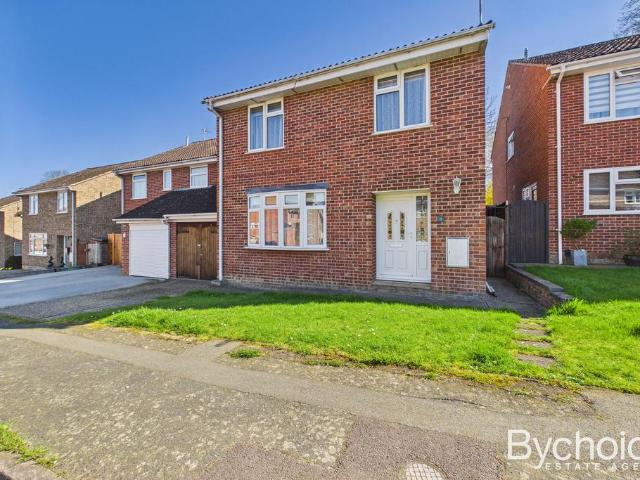 3 bedroom link detached house for sale
