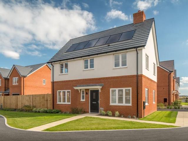 3 bedroom link detached house for sale