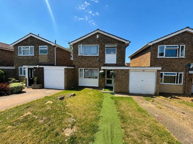 3 bedroom link detached house for sale